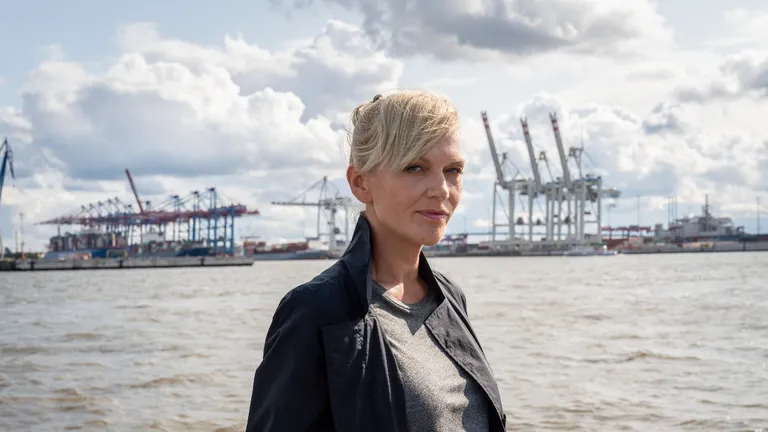 Anna Loos: DDR-Flucht, Ausbildung und das Eheleben des "Helen Dorn"-Stars