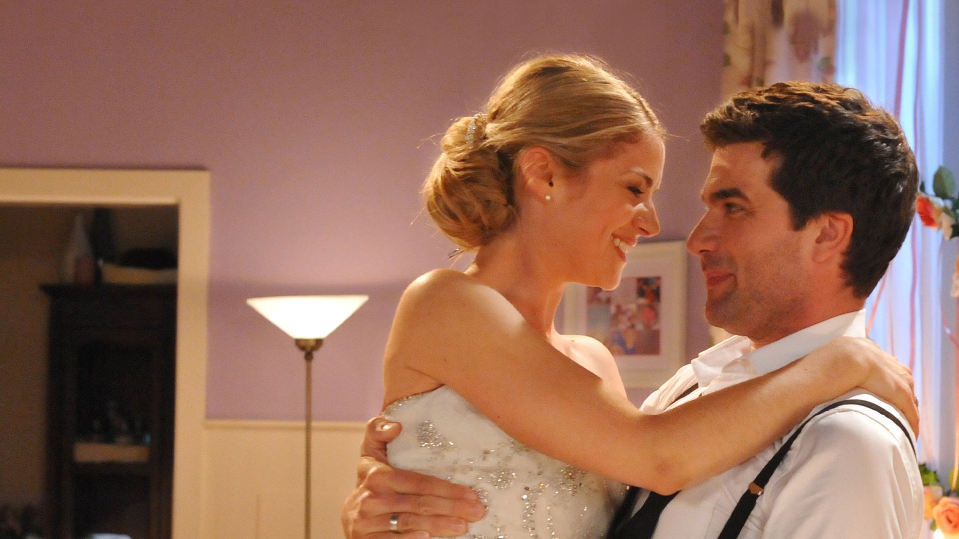 Sturm der Liebe Staffel 7 Folge 99: Theresa und Moritz sind glücklich Sturm der Liebe Staffel 7 Folge 99: Theresa und Moritz sind glücklich