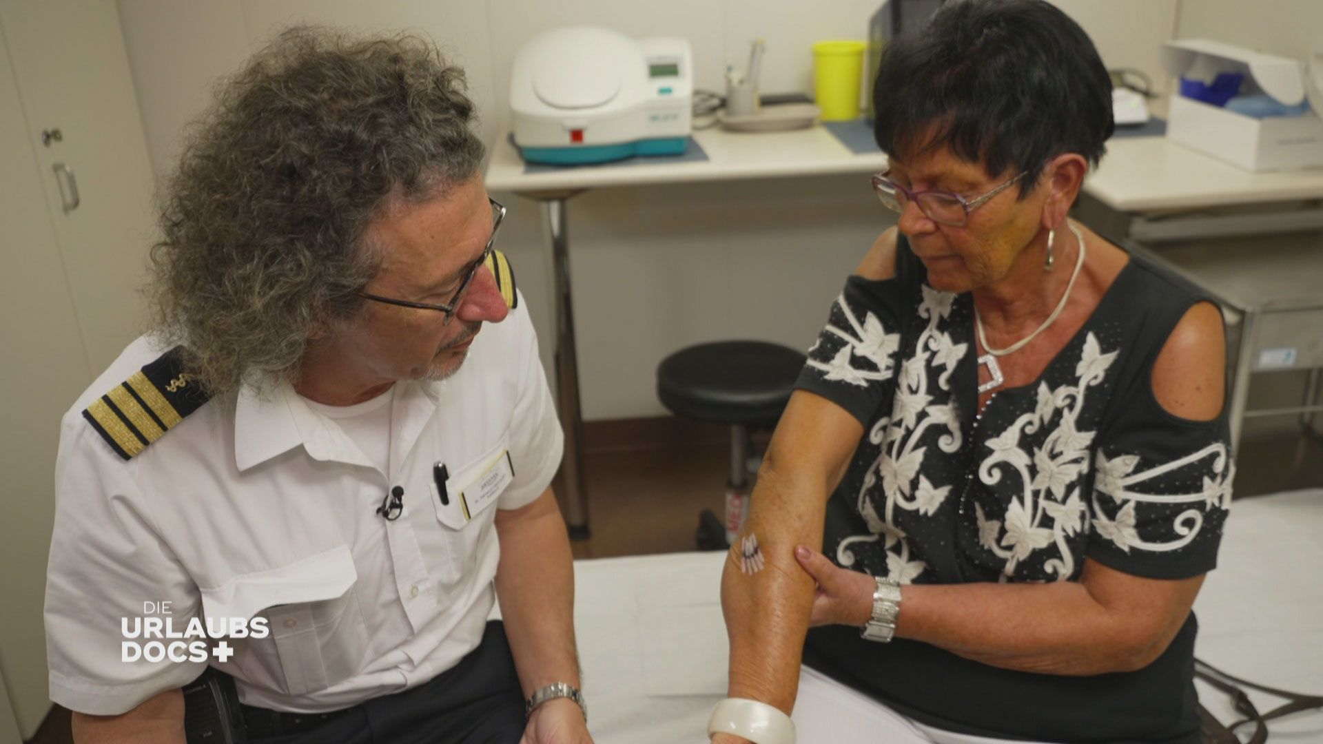 Die Urlaubs-Docs Staffel 1 Folge 134: Kreuzfahrtschiff MS Tania: Wunde ...