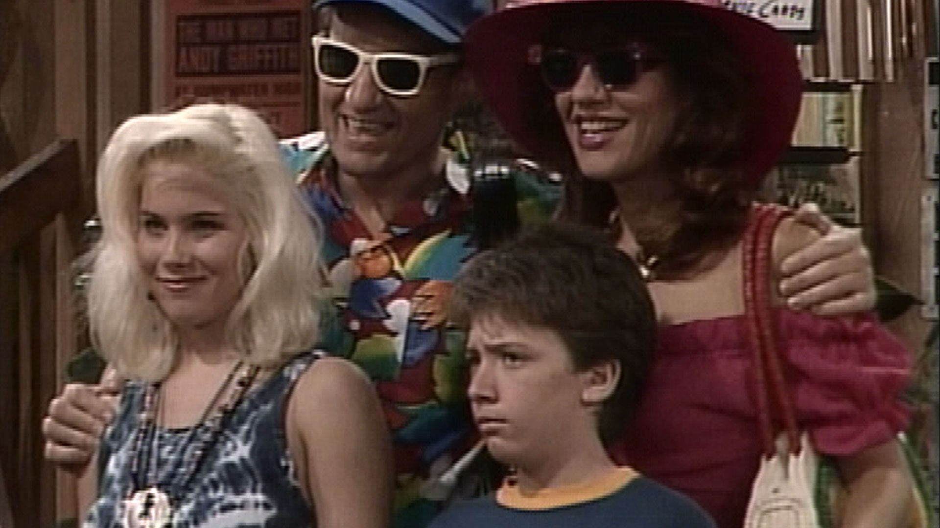 Eine schrecklich nette Familie Staffel 2 Folge 1: Die Urlaubermörder (1)