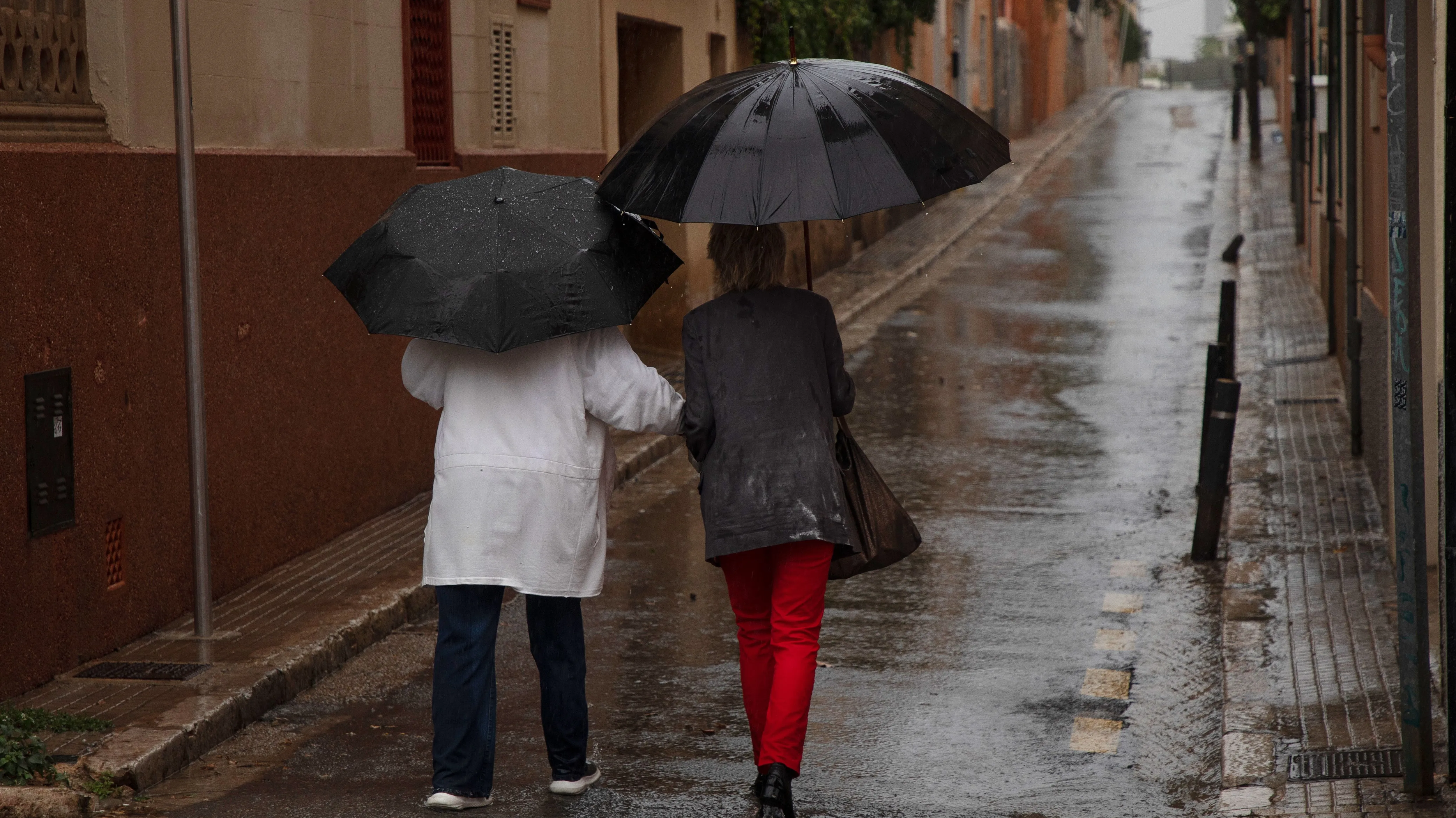 Unwetter auf den Balearen: Heftige Regenfälle und Alarmstufe Orange auf ...