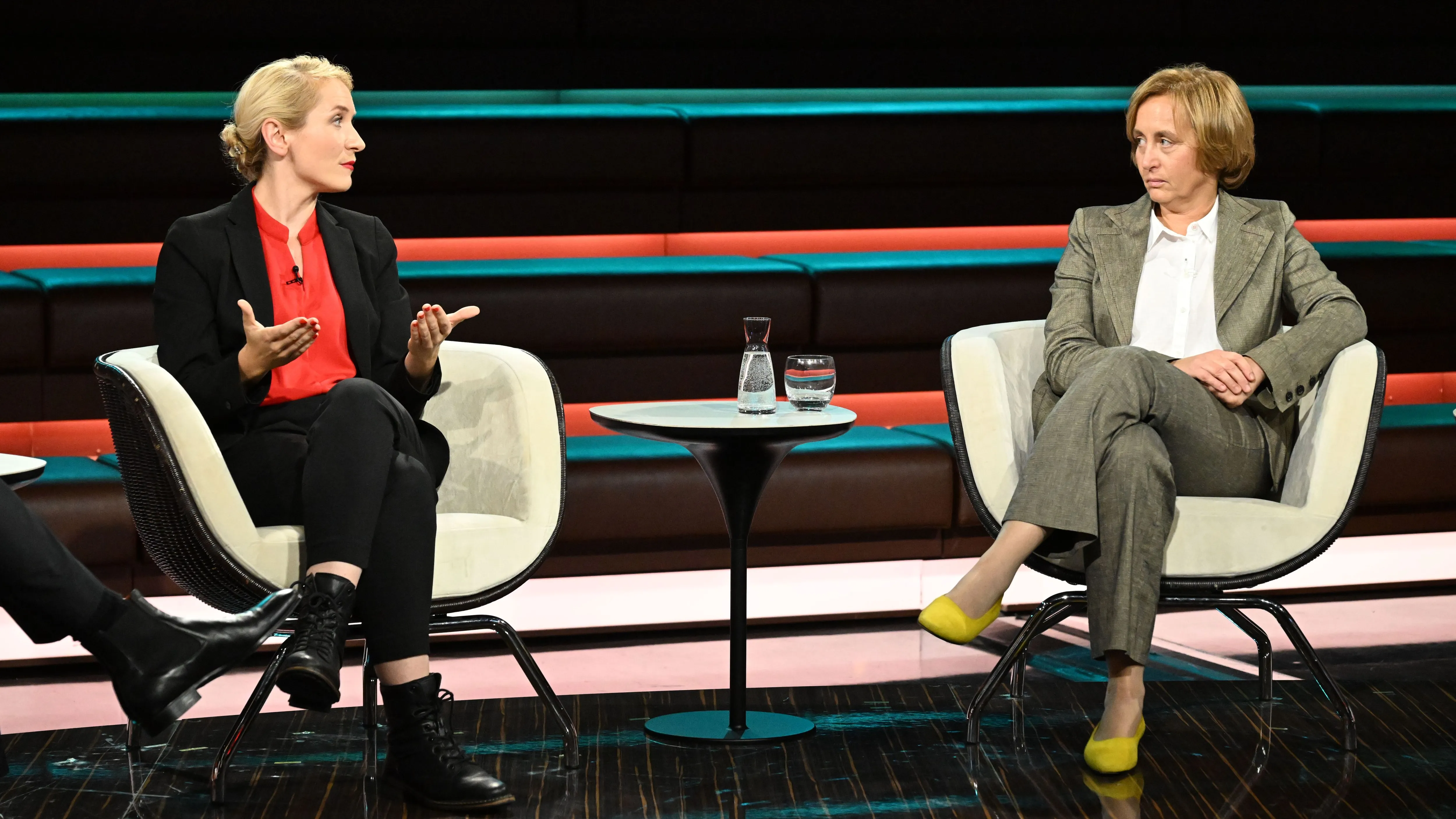 Streit bei Markus Lanz: Beatrix von Storch und Ines Schwerdtner geraten ...