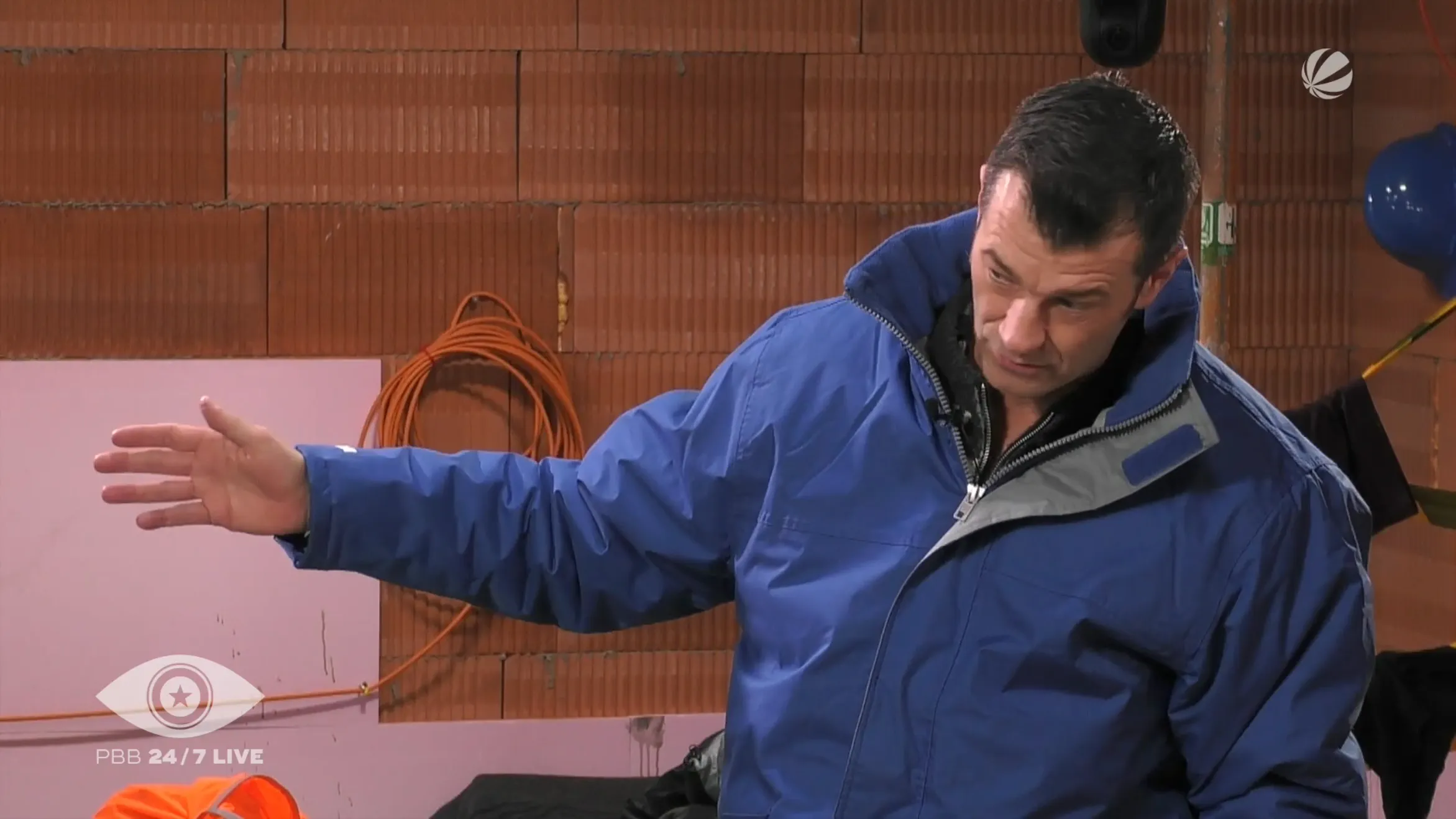 Busen-Alarm bei "Promi Big Brother" 2025: Doreen Dietel rät Laura Blond ...