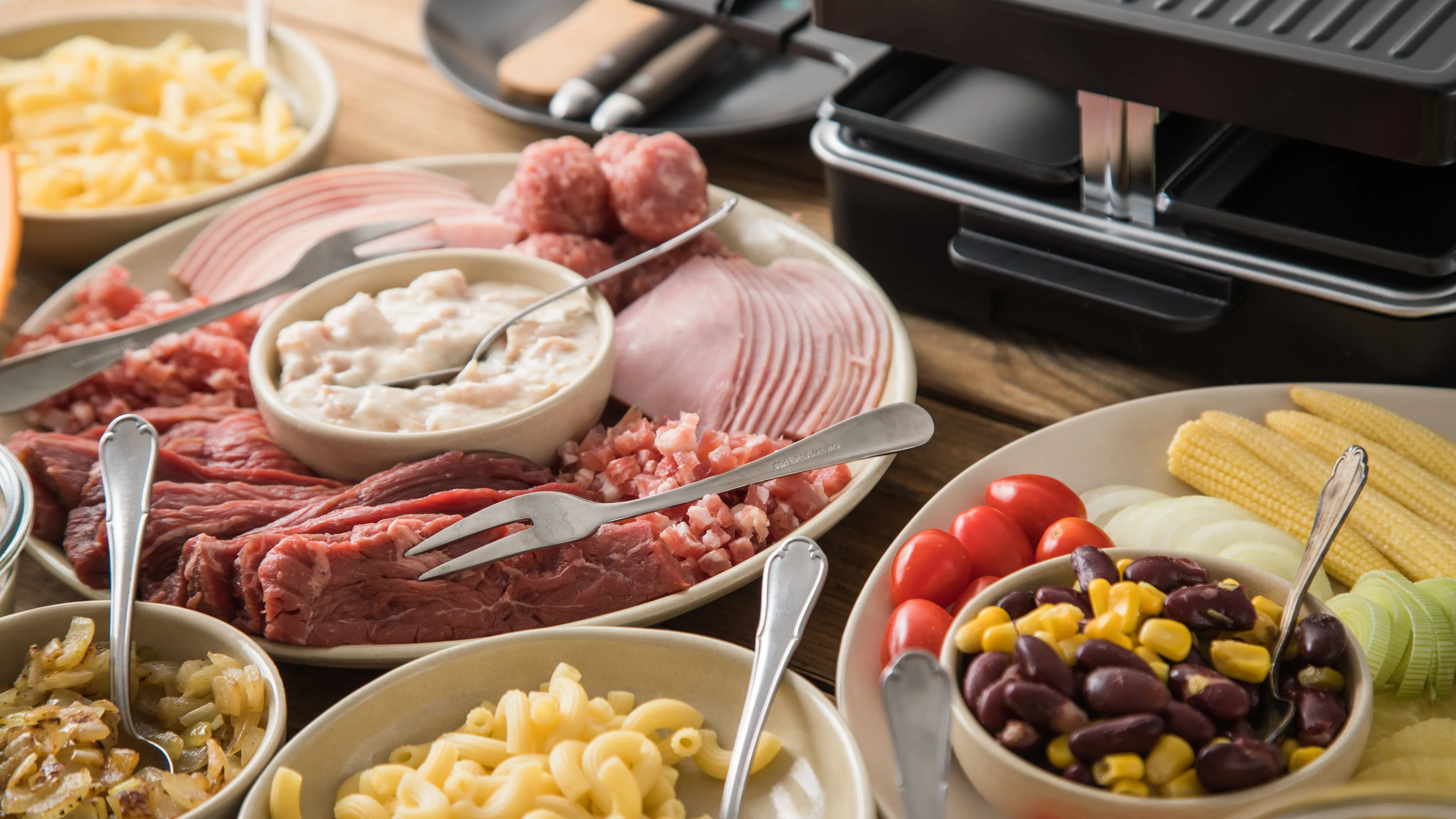 Silvester-Klassiker Raclette: Vorsicht bei der Verwendung von Fleisch!