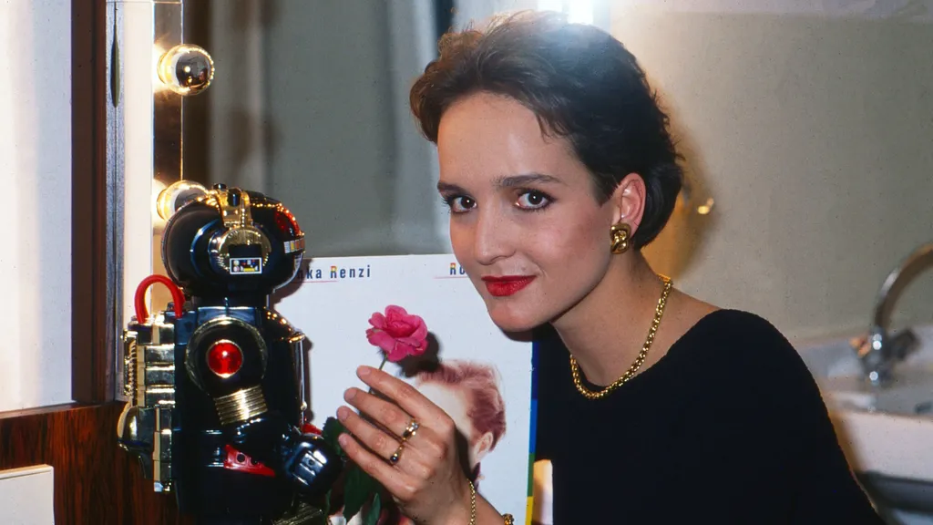 "Promis unter Palmen"-Star Anouschka Renzi: Ihr Look vor den OPs