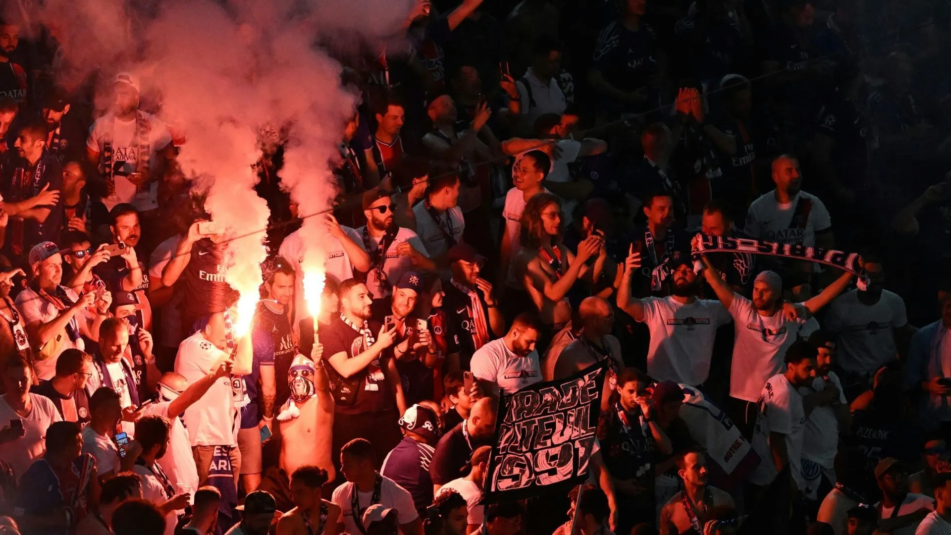 FC Bayern München vs. Paris Saint-Germain heute: Fan-Eskalation in der ...