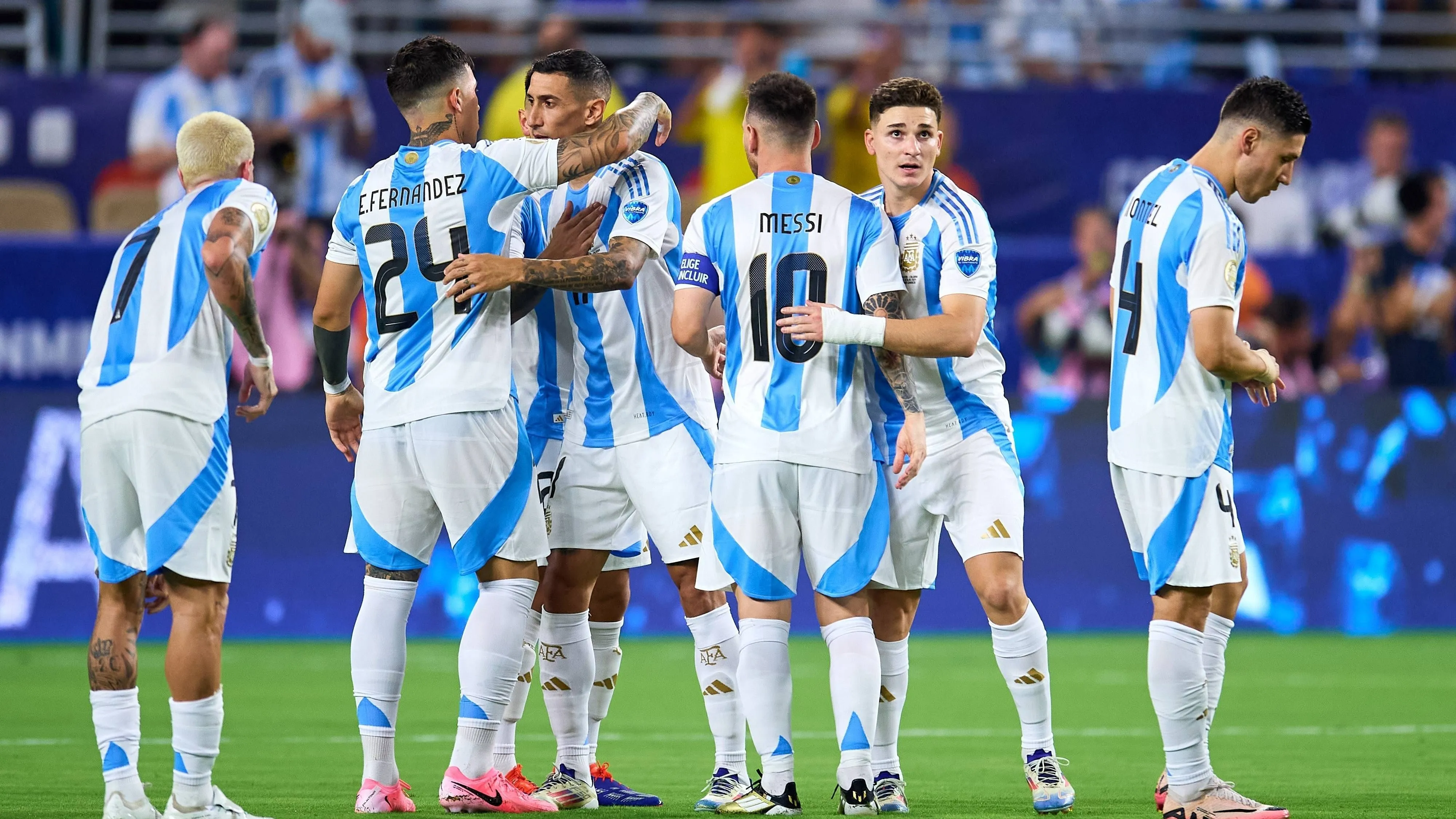 WM 2026: Werbe-Wahnsinn in Stadien immer abstruser - selbst Ball- und ...