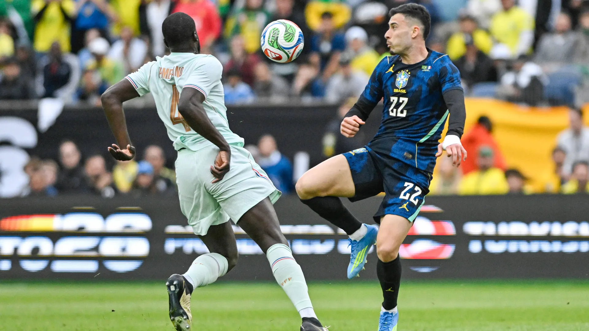 Trotz Rot für Upamecano: Frankreich macht Brasilien in Testspiel nass