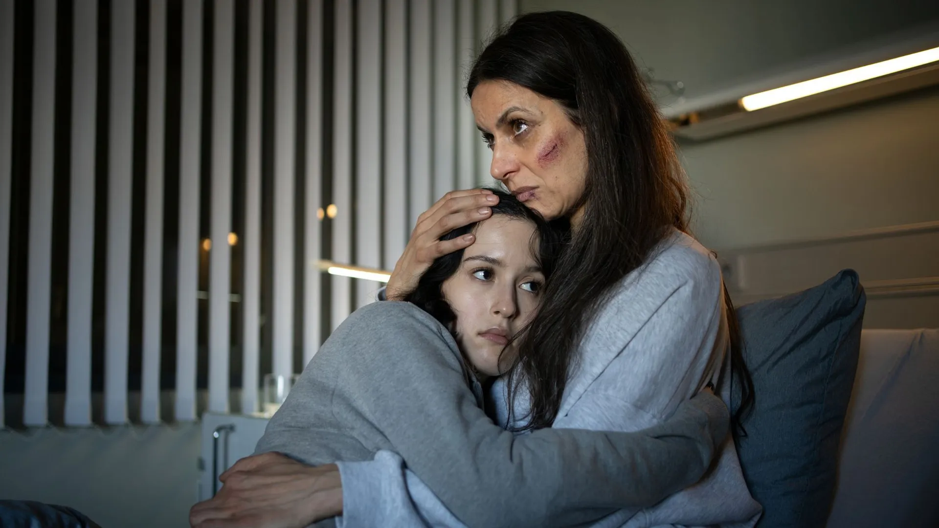 "Helen Dorn"-Star Maya Lauterbach: Warum sie keinen Papa-Bonus will