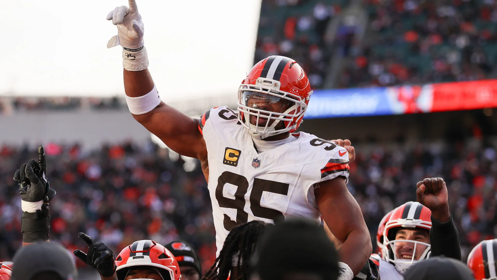 NFL - Cleveland Browns: Myles Garrett weg? GM äußert sich
