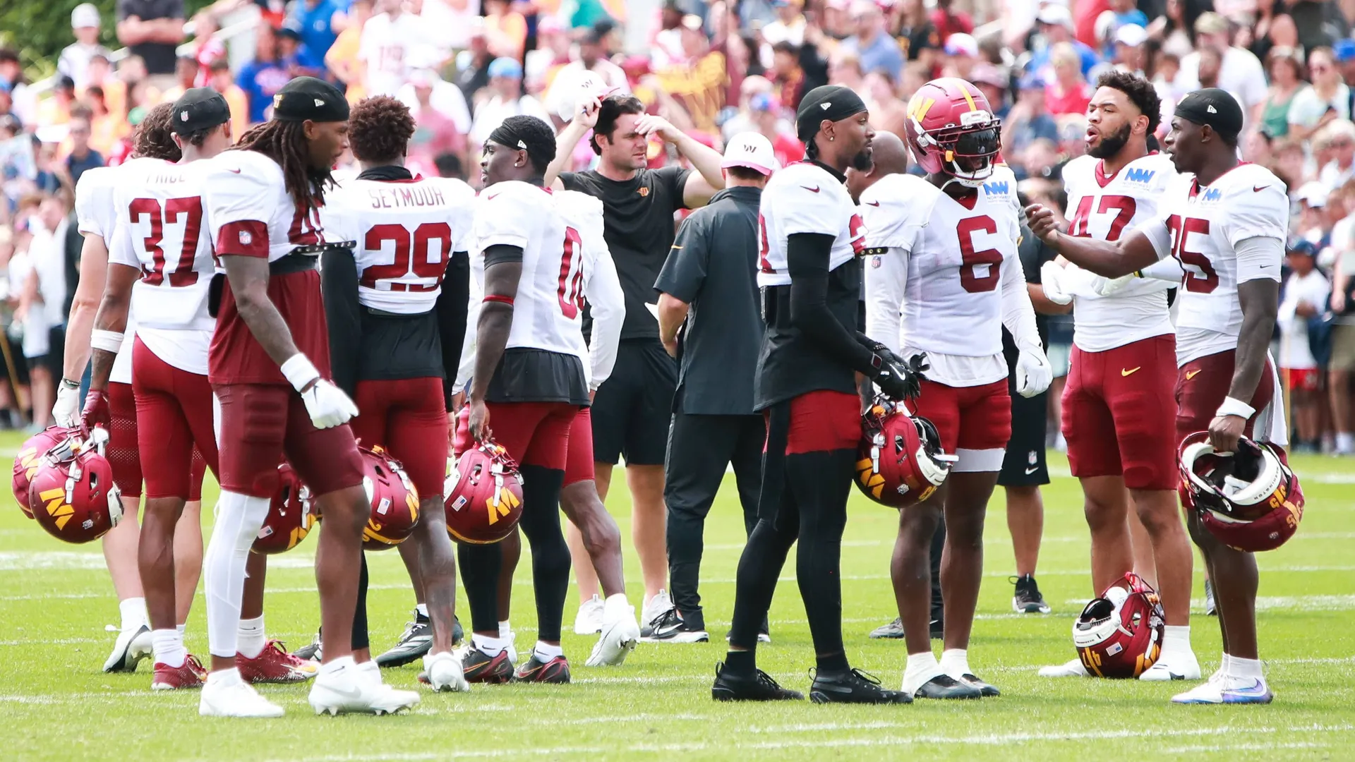 NFL: Schweizer Quarterback Bay Harvey darf bei den Washington ...