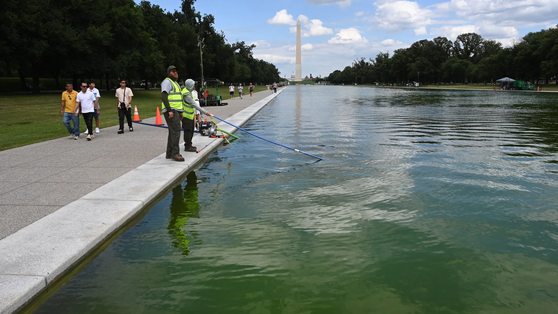 Algen in Trumps Reflecting Pool: Vorwürfe gegen Obama